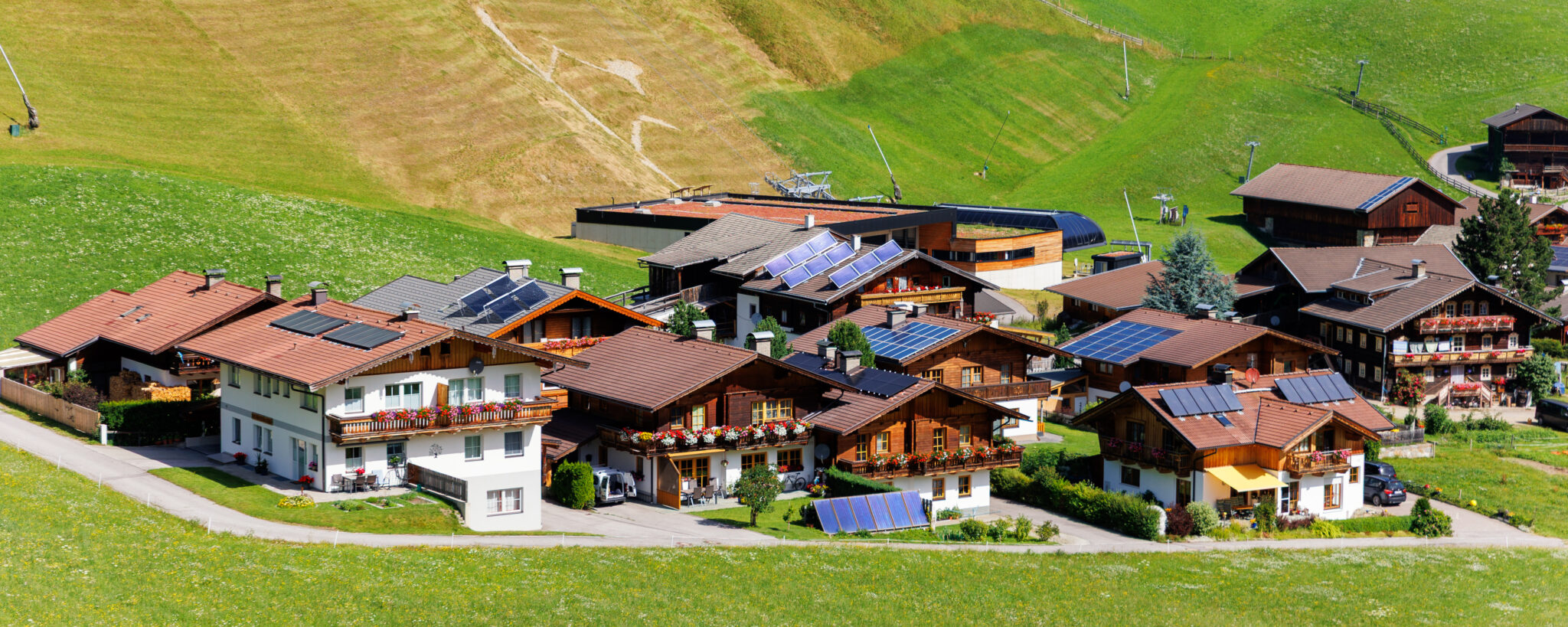 Ecovillaggi: cosa sono, come funzionano e quanto costa viverci
